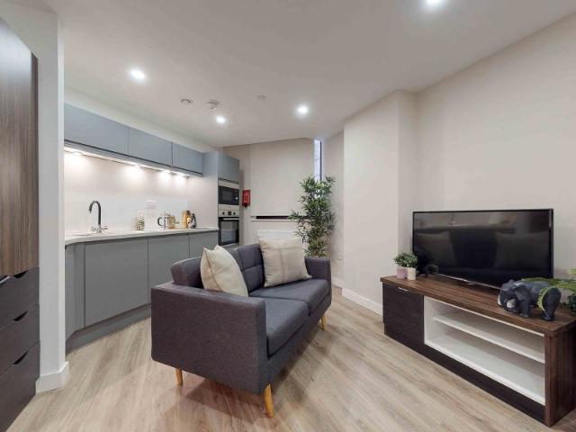 £800 Bills inc. Studio in Sheffield City Centre