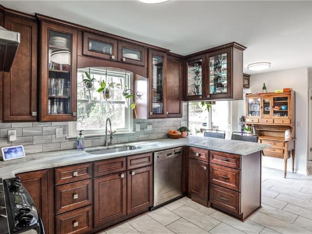 800 Glenairy Drive