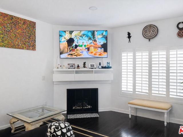 800 Glenway Dr, Unit 113, Inglewood, CA 90302 | MLS #26702 | Compass