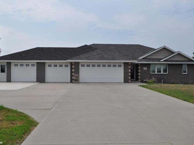 800 E 30th St, Carroll, IA 51401