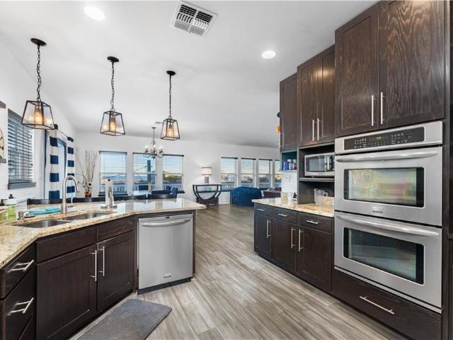800 E Avenue G