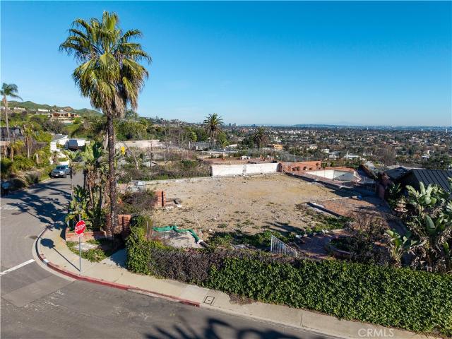800 El Oro Ln, Pacific Palisades, CA 90272 | MLS #SB26014 | Compass
