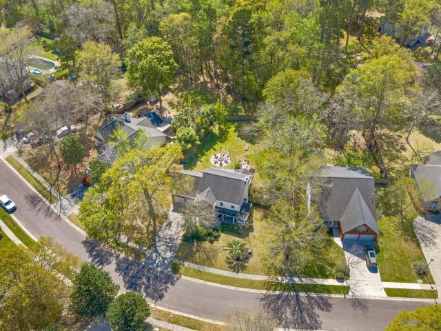800 Essex Drive