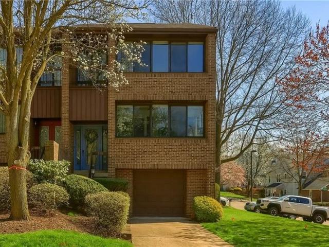800 Fairways Dr, Oakmont, PA 15139