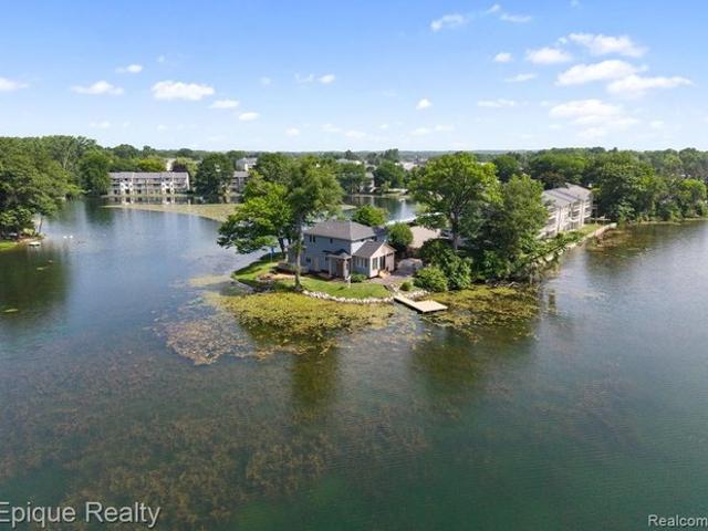 800 Kimberly, Orion, MI 48362
