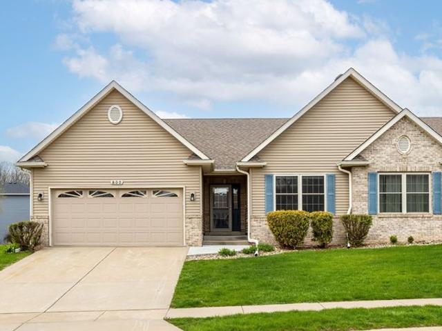 800 Hartz Ct Unit 800, Le Claire, IA 52753