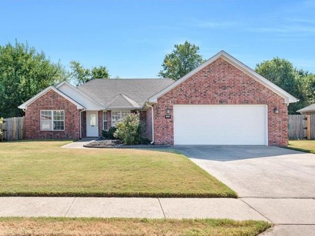 800 Harvest St, Centerton, AR 72719