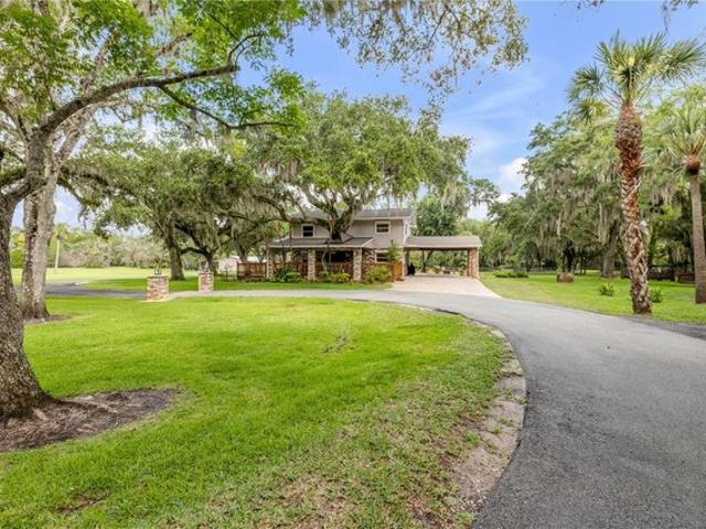 800 Hidden Oaks Ln, Oak Hill, FL 32759