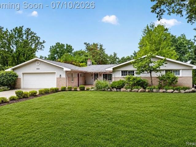 800 Hinford Ave, Lake Orion, MI 48362