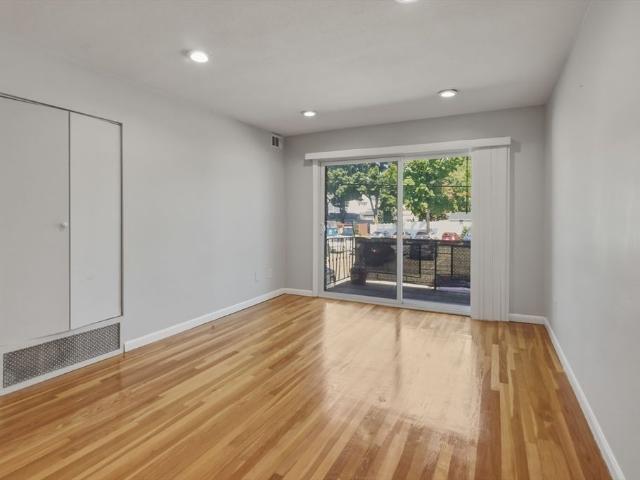 800 Hyde Park Ave Unit 15, Boston, US, MA