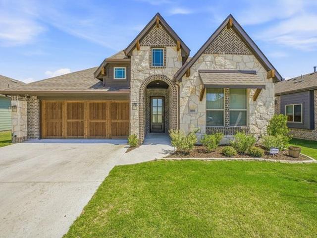 800 Jaguar Rdg, Godley, TX 76044