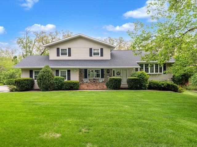800 Oak Ln, Muscatine, IA 52761