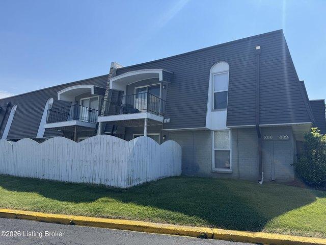 800 LA Fontenay Ct, Louisville, KY 40223
