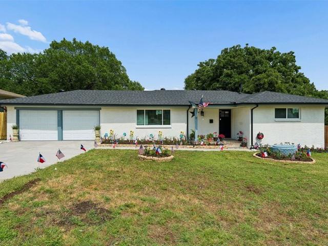 800 Lee Dr, Bedford, TX 76022