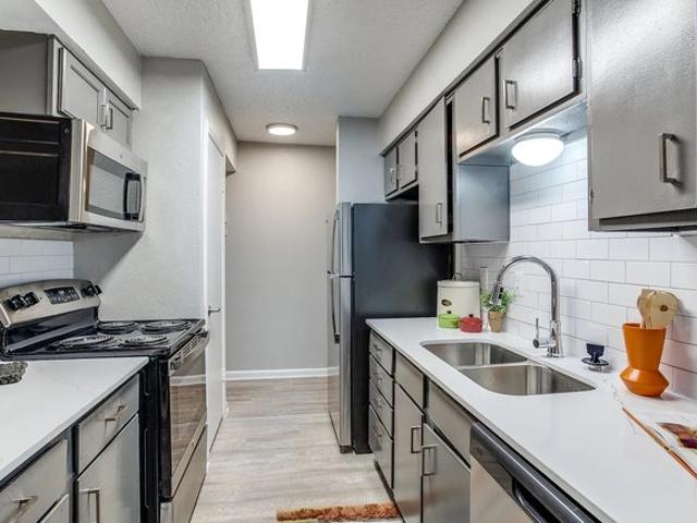 800 Link Dr, Duncanville, TX 75116