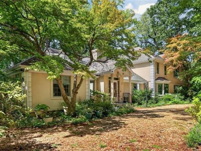 800 Linkhorn Dr, Virginia Beach, VA 23451