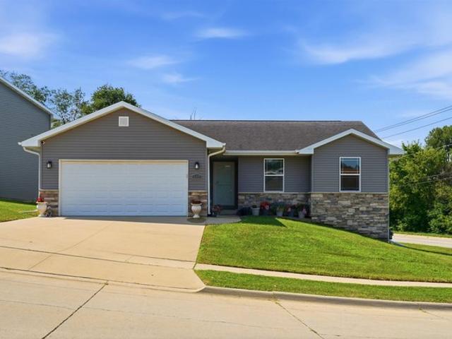 800 Marisa Rdg, Dubuque, IA 52001