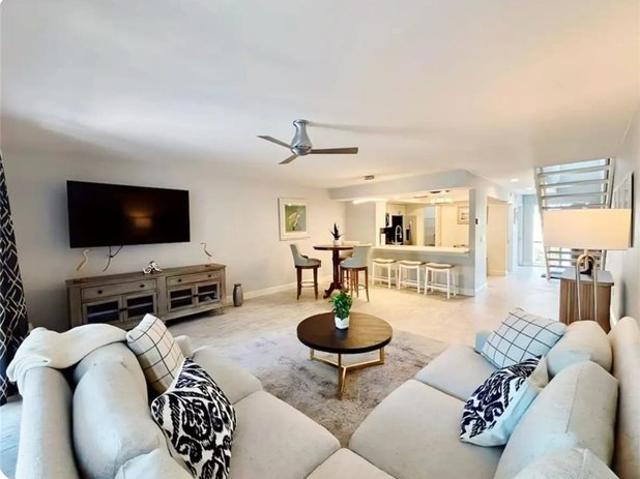 800 Meadowland Dr Apt N, Naples, FL 34108
