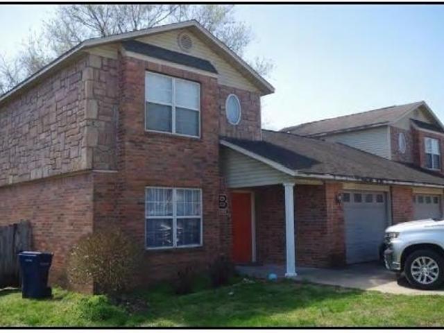 800 Meghan St, Siloam Springs, AR 72761