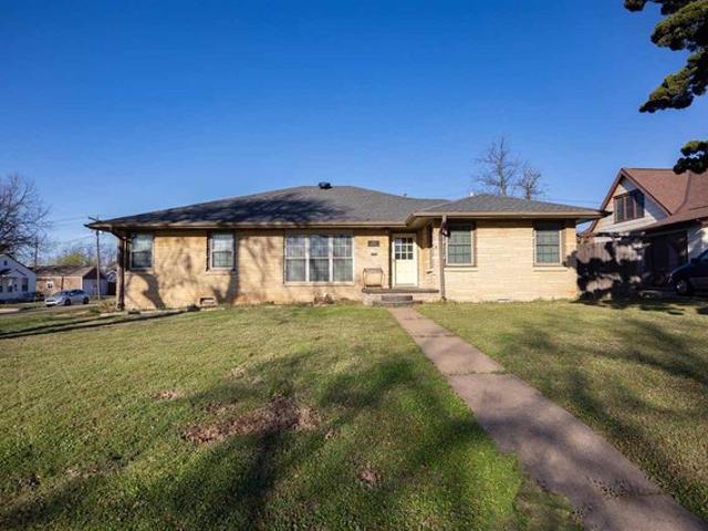 800 N 4th St, Ponca City, OK 74601