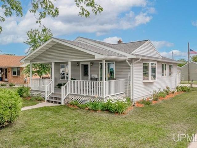 800 N 20th St, Escanaba, MI 49829