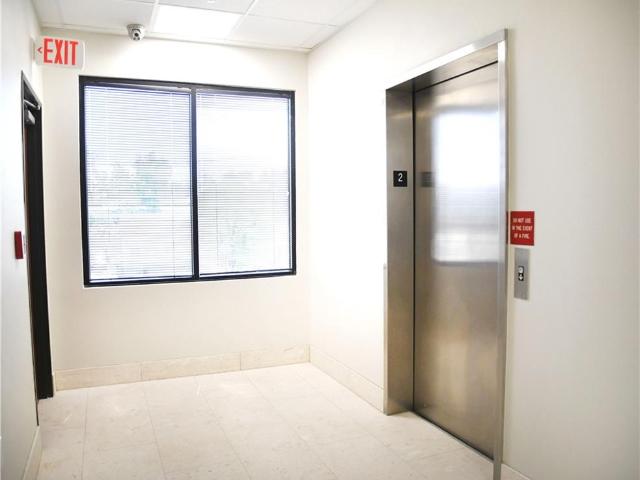 800 N Causeway Boulevard # 204