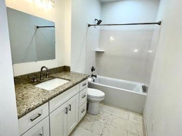 800 N Causeway Blvd, Unit 202, Metairie, LA 70001 | MLS #2552