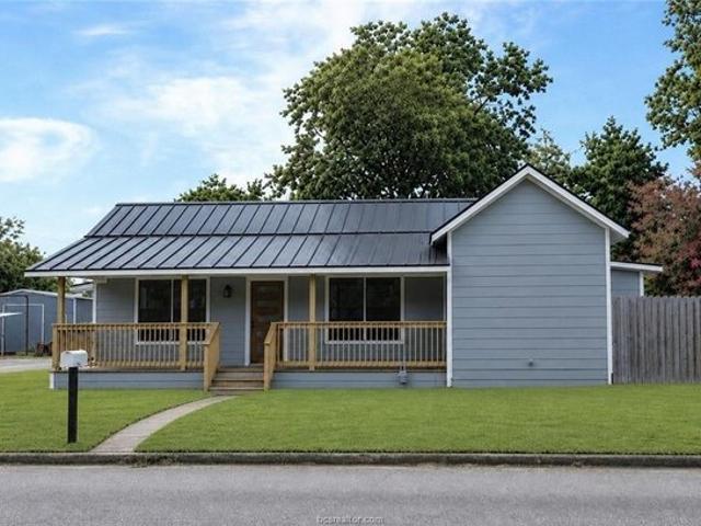 800 N Fannin Ave, Cameron, TX 76520
