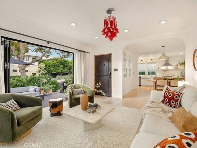 800 N Formosa Ave, Los Angeles, CA 90046