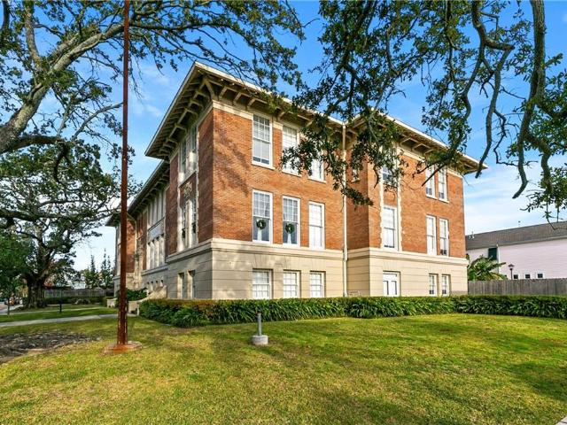 800 N Rendon Street # 404