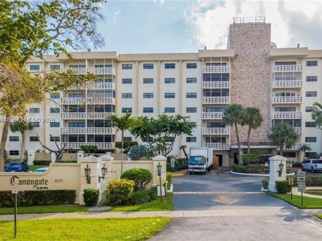 800 NE 195th St Apt 720, Miami, FL 33179