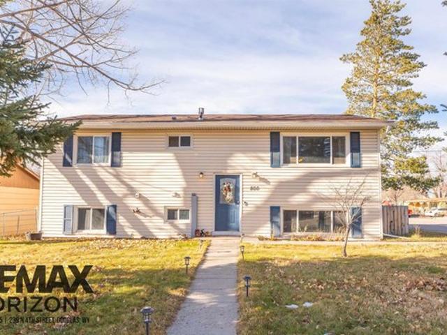 800 S 10th St, Douglas, WY 82633