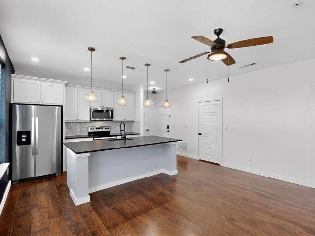 800 S Welch Street # 208