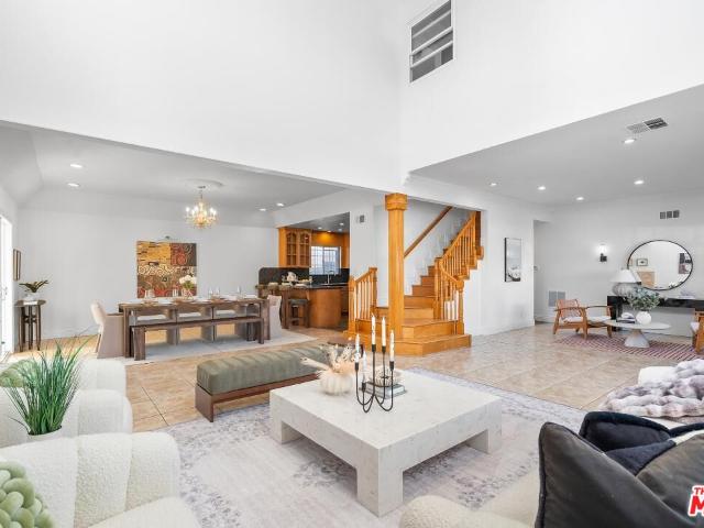 800 S Bronson Ave, Los Angeles, CA 90005 | Compass