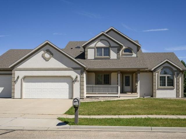 800 Saddle Ridge Rd, Bismarck, ND 58503