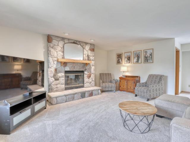 800 Schloemer Dr