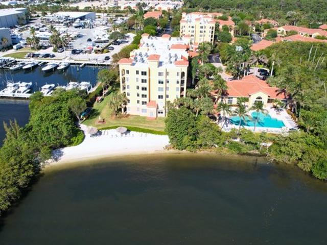 800 Scotia Dr Apt 203, Hypoluxo, FL 33462