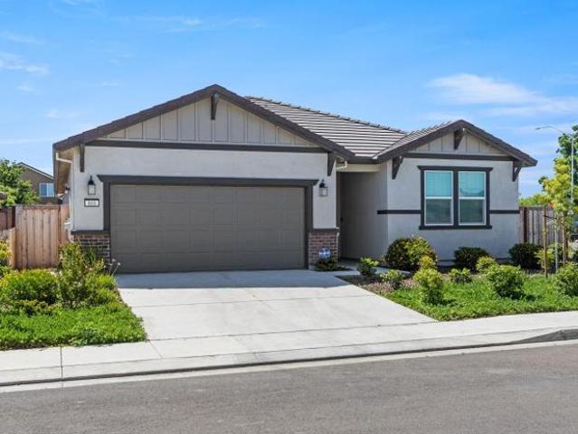 800 Stawell Dr, Patterson, CA 95363