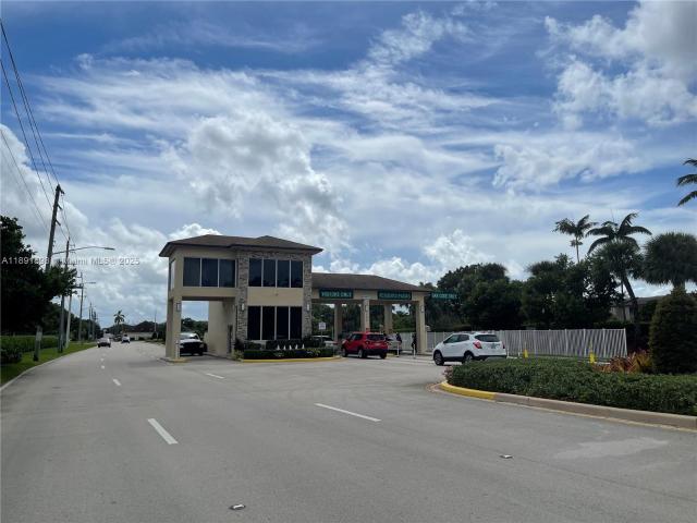 800 SW 142nd Ave, Unit 104N, Pembroke Pines, FL 33027 | MLS #A11891