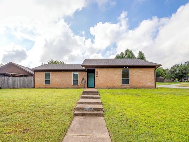 800 Poe St, Azle, TX 76020