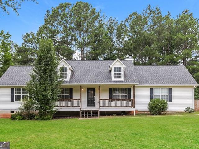 800 Pointe Trl, Locust Grove, GA 30248