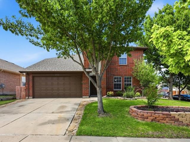 800 Poncho Ln, Fort Worth, TX 76052