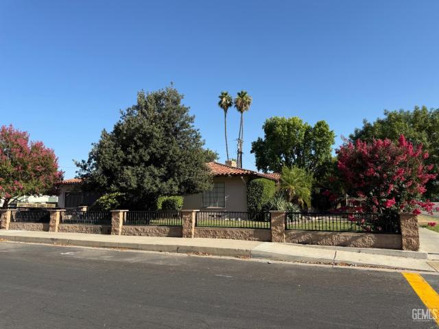 800 Palm Avenue