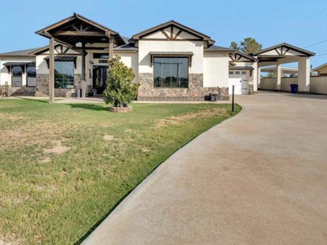 800 Parker Rd, Socorro, TX 79927