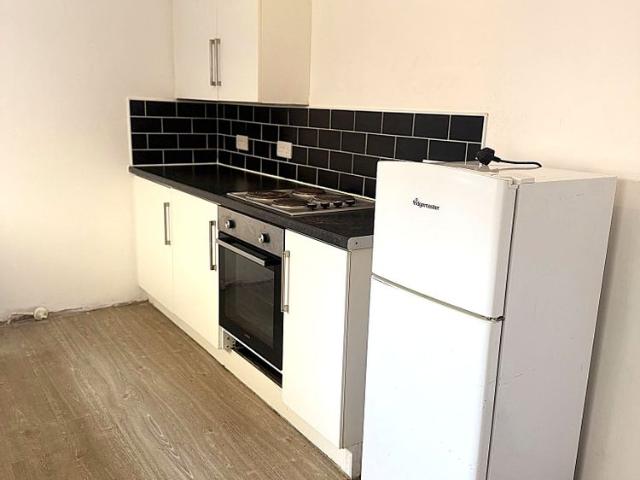 £800 PCM, One Bedroom Ground Floor Flat with Private Garden in Earl Street, Grangetown, Cardiff, CF11 7DQ