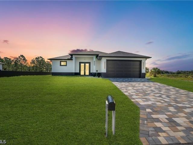 800 Pine Ave, Lehigh Acres, FL 33972