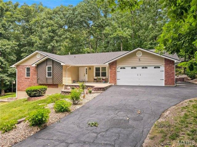 800 Pralle Ln, Saint Charles, MO 63303