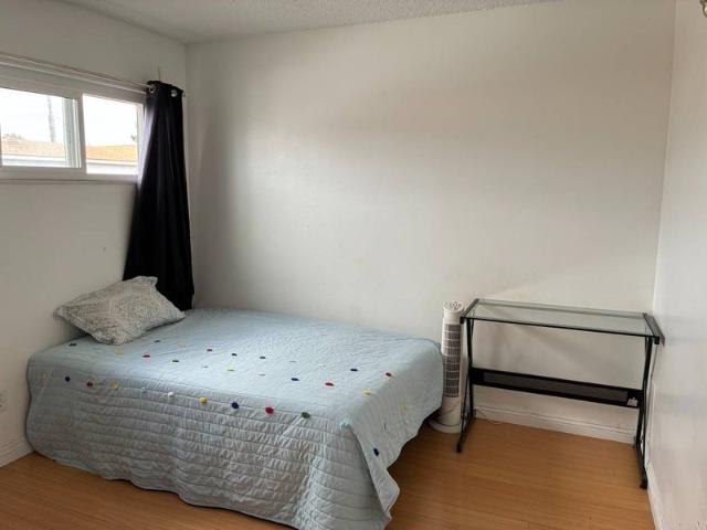 $800 private bedroom / shared bathroom for rent
