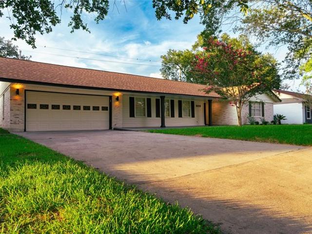 800 Rosewood Dr, Baytown, TX 77520