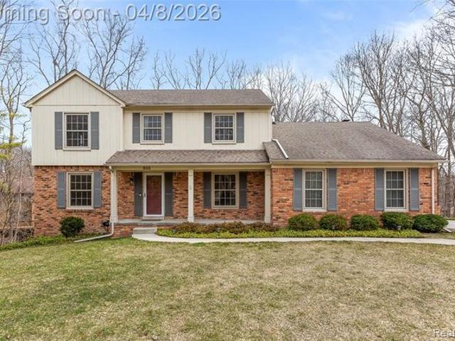 800 Ravine Terrace Dr, Rochester Hills, MI 48307